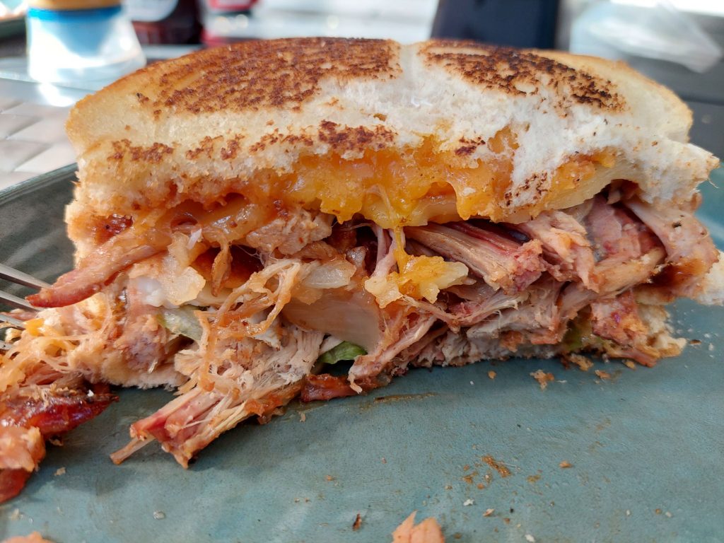 Braai Broodjie Pulled Pork – Smokey Meat
